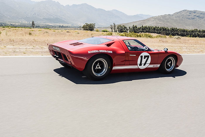 Collection in action: a Ford GT40 - FMM
