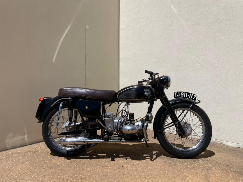 Two Wheelin': 200cc Velocette Valiant - Franschhoek Motor Museum